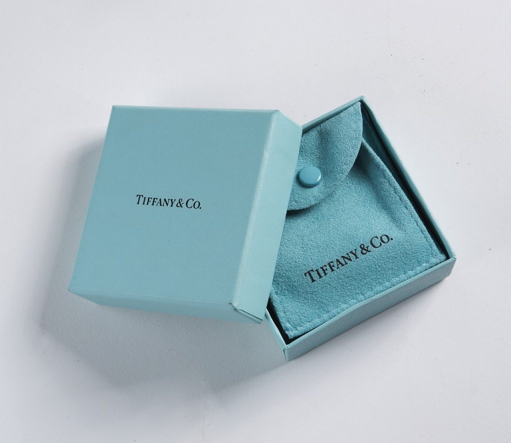 El COLOR AZUL EN LA EMPRESA . Nociones Unidas.